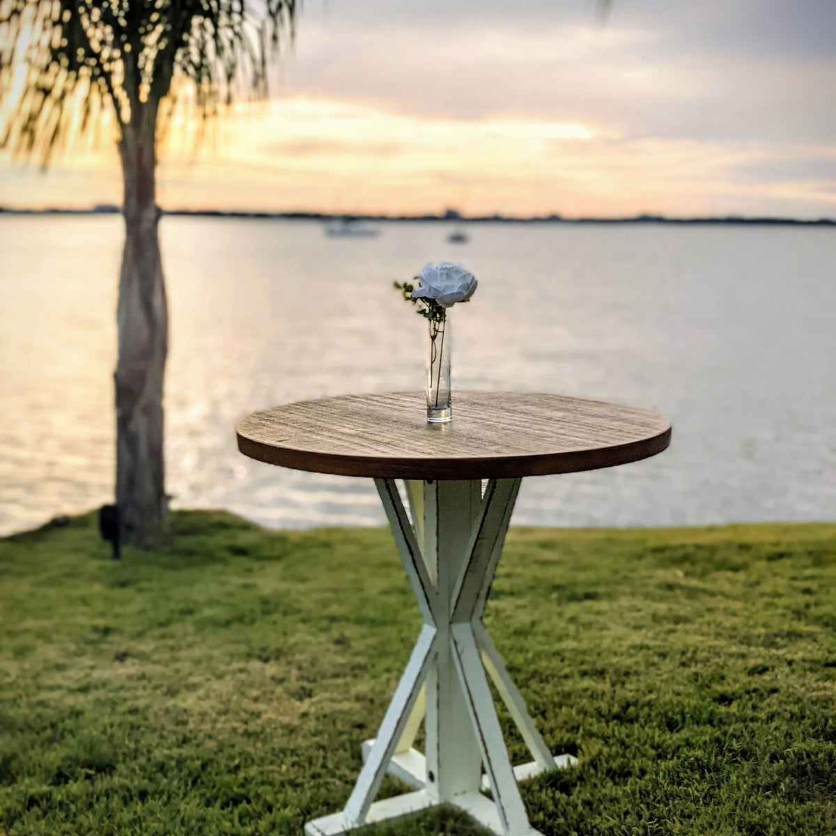 Standard Farmhouse Cocktail Table – The Wedding Shop