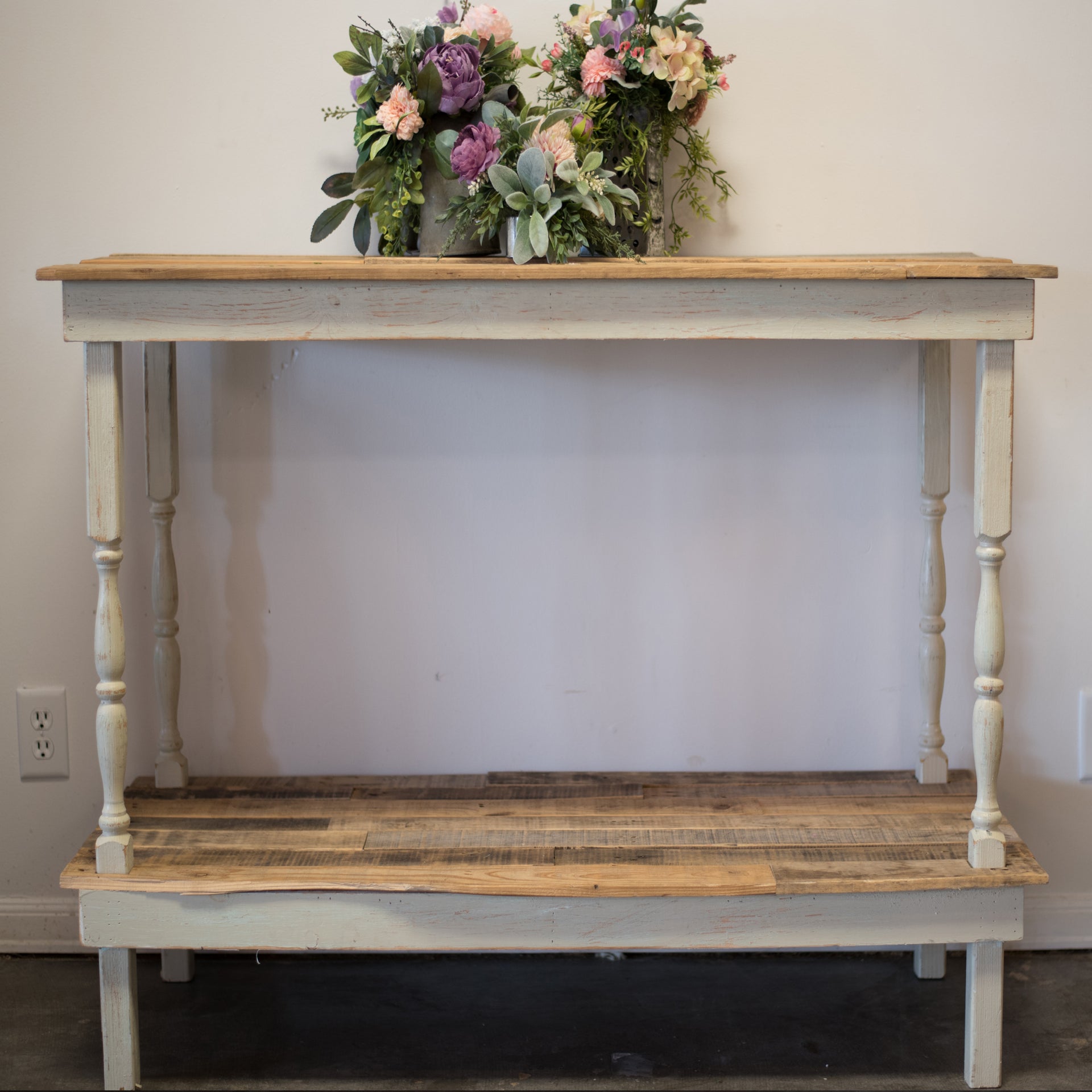 2-Tier Spindle Leg Table – The Wedding Shop